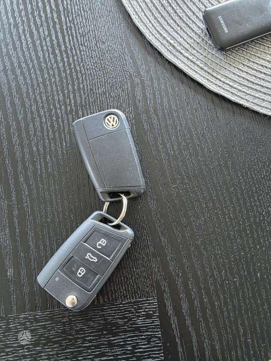 Grey Volkswagen Polo 2017 in Lazdijai, with an engine capacity of 1.20 L and mileage of 63 thousand km for 5800 €, photo 9 on AUTOMOTO.COM.LV