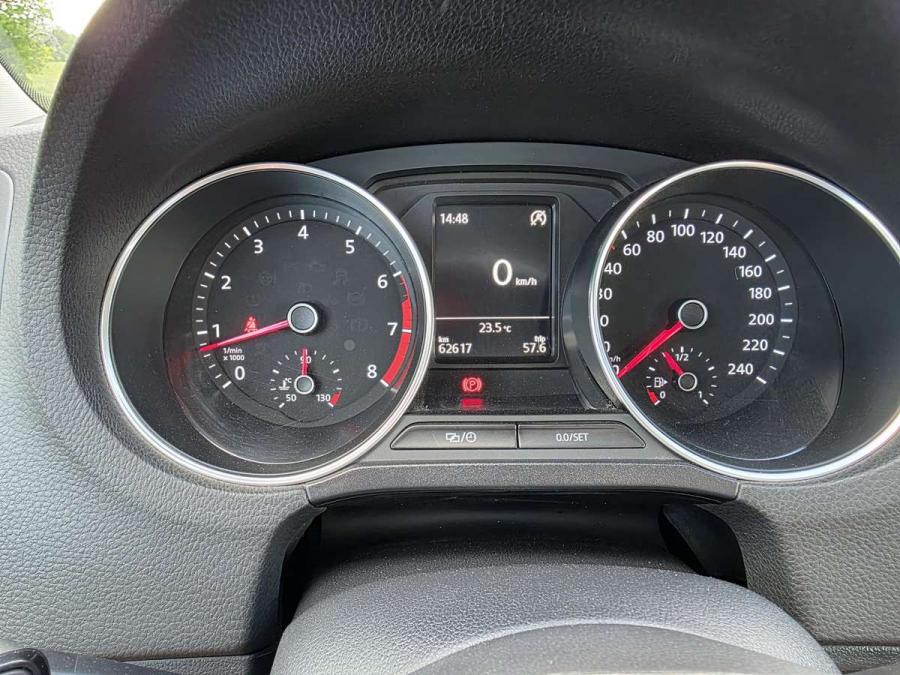 Grey Volkswagen Polo 2017 in Lazdijai, with an engine capacity of 1.20 L and mileage of 63 thousand km for 5800 €, photo 12 on AUTOMOTO.COM.LV