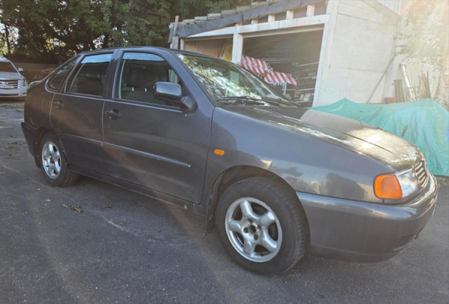 Pelēks Volkswagen Polo 1997 Tallina, ar dzinēja tilpumu 1.40 L un nobraukumu 151 tūkst. km par 950 €, foto 3 vietnē AUTOMOTO.COM.LV
