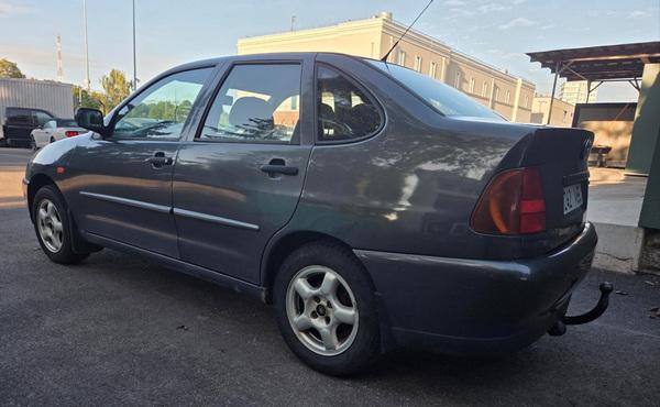 Pelēks Volkswagen Polo 1997 Tallina, ar dzinēja tilpumu 1.40 L un nobraukumu 151 tūkst. km par 950 €, foto 4 vietnē AUTOMOTO.COM.LV