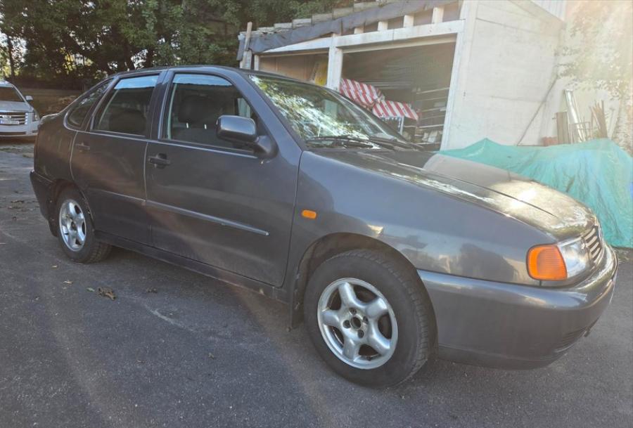 Pelēks Volkswagen Polo 1997 Tallina, ar dzinēja tilpumu 1.40 L un nobraukumu 151 tūkst. km par 950 €, foto 11 vietnē AUTOMOTO.COM.LV