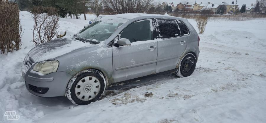 Серый Фольксваген Поло 2005 в Шяуляй, объемом двигателя 1.40 л и пробегом 3222 тыс. км за 850 €, фото 6 на AUTOMOTO.COM.LV