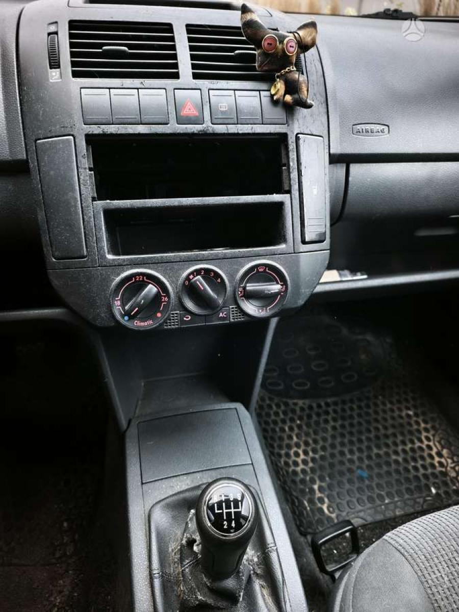 Серый Фольксваген Поло 2005 в Вильнюс, объемом двигателя 1.40 л и пробегом 280 тыс. км за 500 €, фото 15 на AUTOMOTO.COM.LV