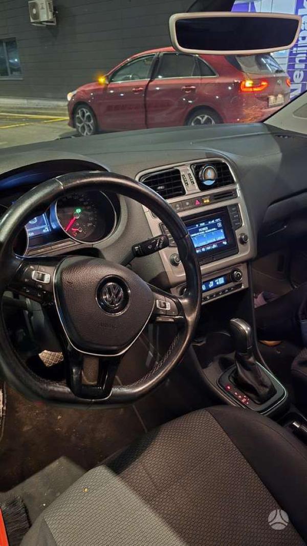 Pelēks Volkswagen Polo 2015 Viļņa, ar dzinēja tilpumu 1.40 L un nobraukumu 297 tūkst. km par 5699 €, foto 11 vietnē AUTOMOTO.COM.LV