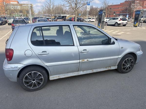 Volkswagen Polo 2000 Viļņa, ar dzinēja tilpumu 1.40 L un nobraukumu 225 tūkst. km par 330 €, foto 5 vietnē AUTOMOTO.COM.LV