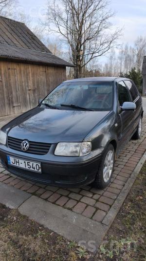 Volkswagen Polo 2000 Ogre, ar dzinēja tilpumu 1.40 L un nobraukumu 330 tūkst. km par 900 €, foto  vietnē AUTOMOTO.COM.LV