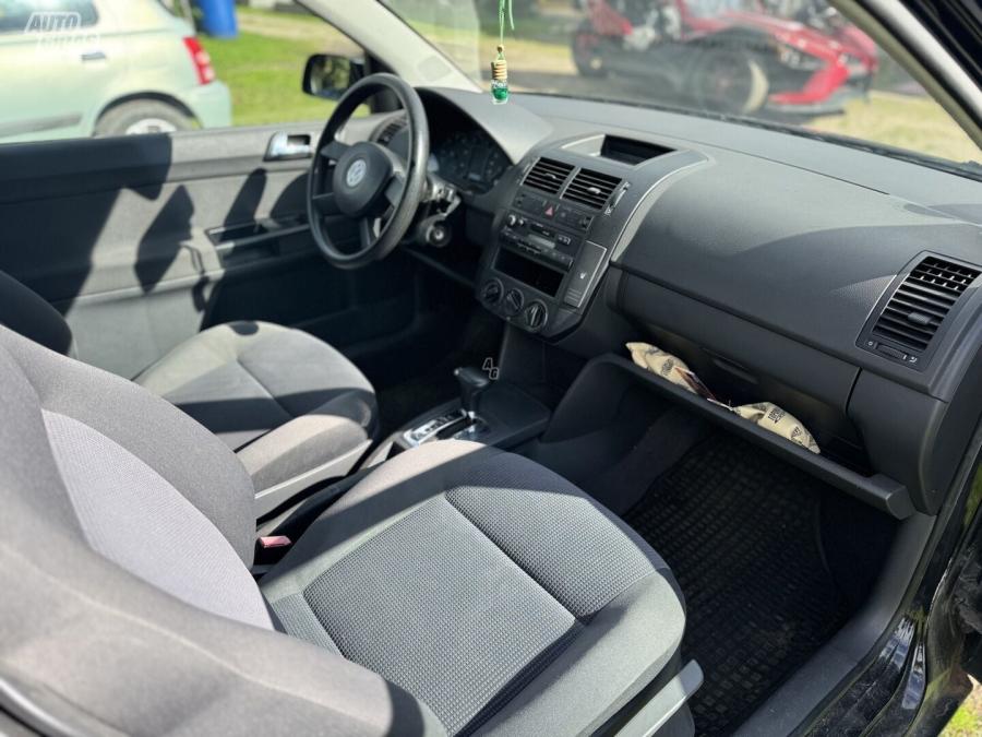 Volkswagen Polo 2004 Viļņa, ar dzinēja tilpumu 1.40 L un nobraukumu 145 tūkst. km par 800 €, foto 10 vietnē AUTOMOTO.COM.LV