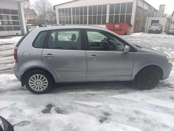 Volkswagen Polo 2005 Viļņa, ar dzinēja tilpumu 1.20 L un nobraukumu 170 tūkst. km par 1499 €, foto 4 vietnē AUTOMOTO.COM.LV