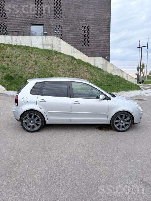 Volkswagen Polo 2005 Rēzekne, ar dzinēja tilpumu 1.40 L un nobraukumu 294 tūkst. km par 1700 €, foto 3 vietnē AUTOMOTO.COM.LV