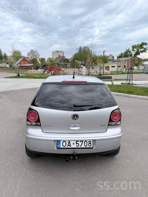 Volkswagen Polo 2005 Rēzekne, ar dzinēja tilpumu 1.40 L un nobraukumu 294 tūkst. km par 1700 €, foto 4 vietnē AUTOMOTO.COM.LV
