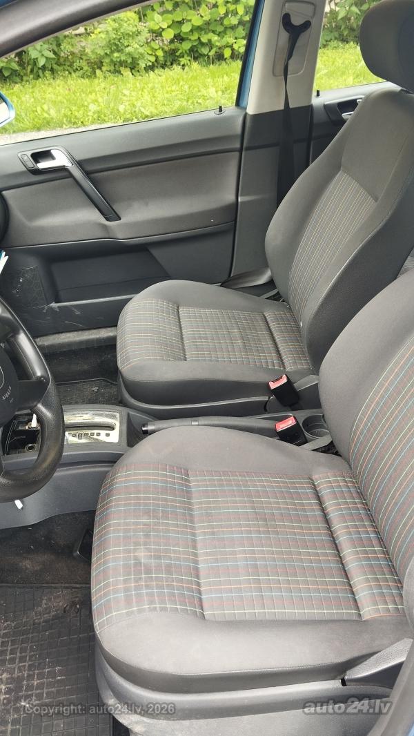 Volkswagen Polo 2006 in Tallinn, with an engine capacity of 1.40 L and mileage of 204 thousand km for 990 €, photo 10 on AUTOMOTO.COM.LV