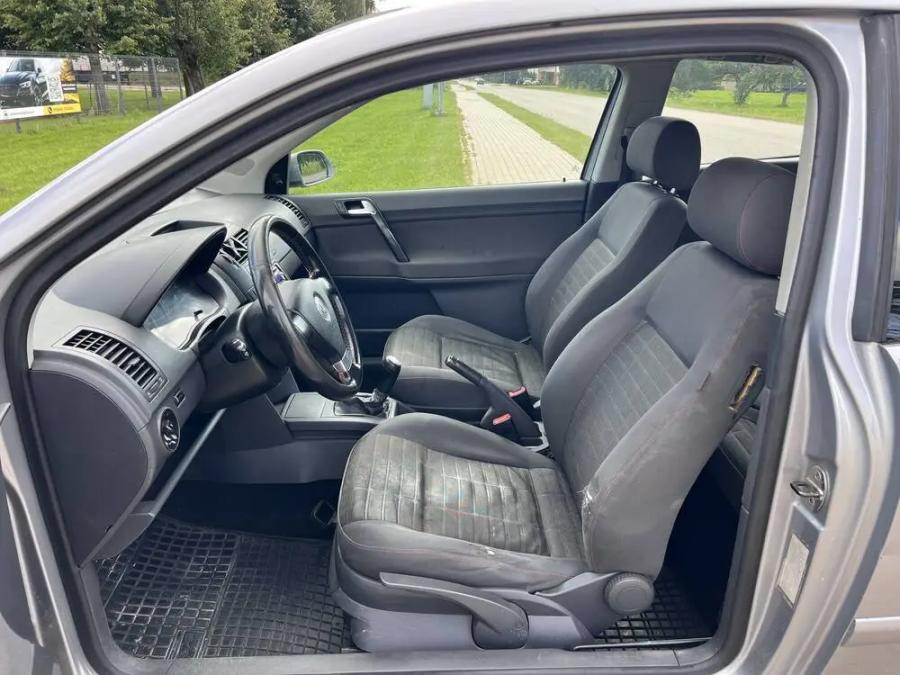 Volkswagen Polo 2006 in Riga, with an engine capacity of 1.40 L and mileage of 391 thousand km for 600 €, photo 9 on AUTOMOTO.COM.LV