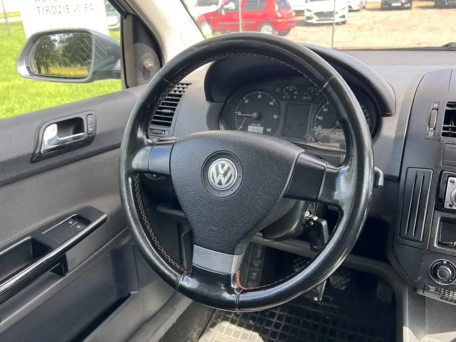 Volkswagen Polo 2006 in Riga, with an engine capacity of 1.40 L and mileage of 391 thousand km for 600 €, photo 13 on AUTOMOTO.COM.LV