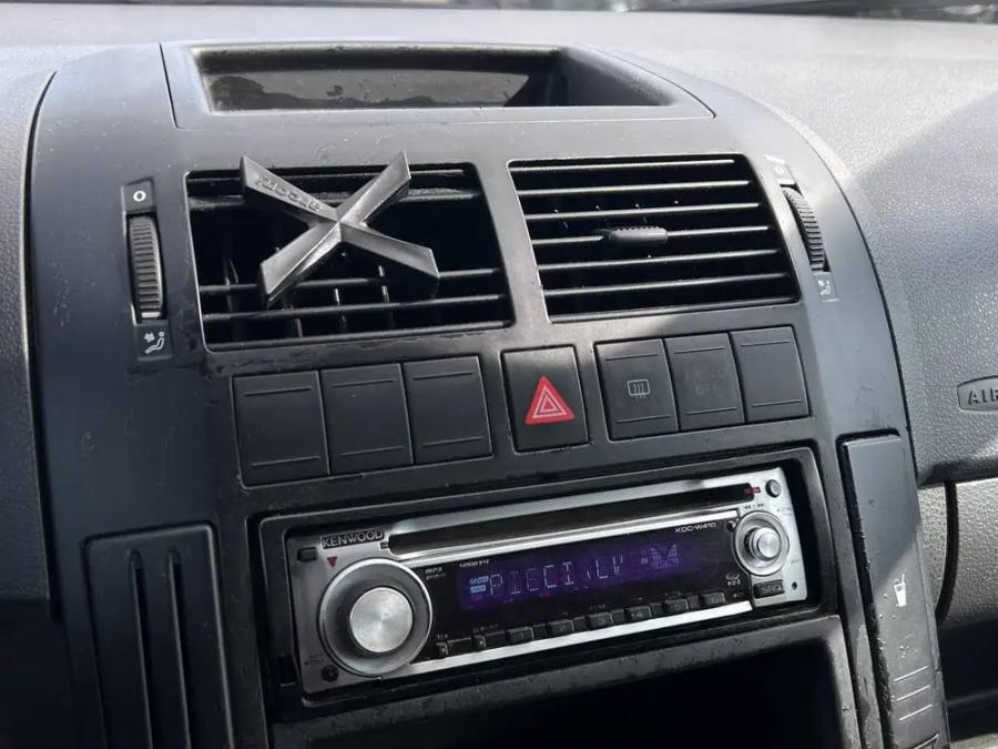 Volkswagen Polo 2006 in Riga, with an engine capacity of 1.40 L and mileage of 391 thousand km for 600 €, photo 14 on AUTOMOTO.COM.LV