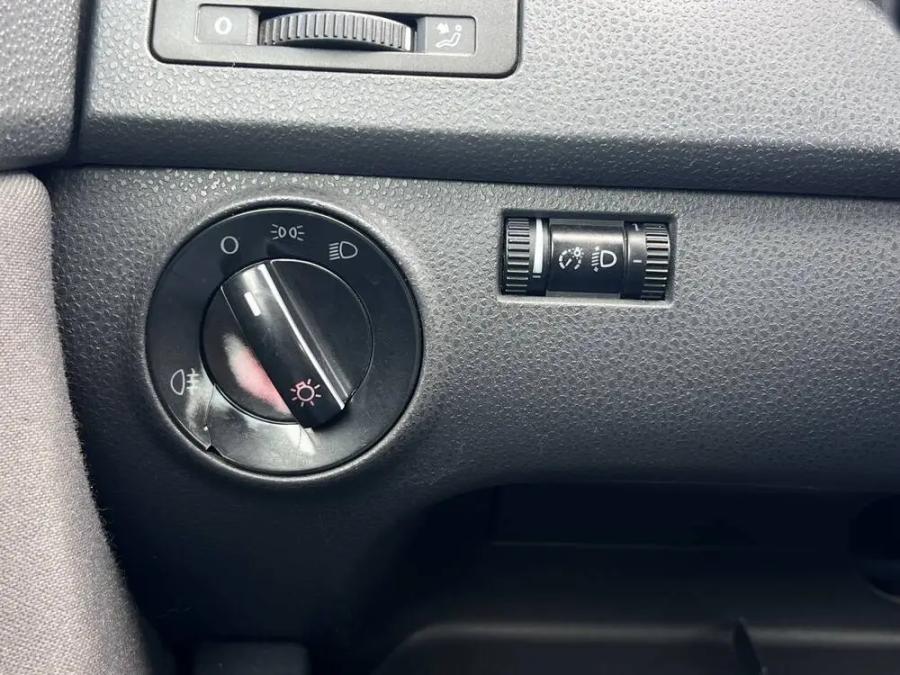Volkswagen Polo 2006 in Riga, with an engine capacity of 1.40 L and mileage of 391 thousand km for 600 €, photo 18 on AUTOMOTO.COM.LV