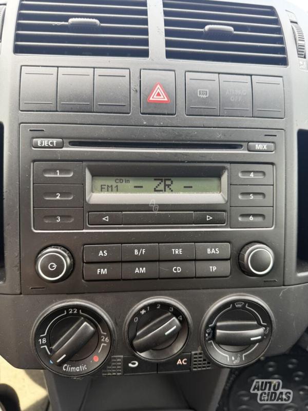 Volkswagen Polo 2007 Viļņa, ar dzinēja tilpumu 1.40 L un nobraukumu 220 tūkst. km par 1450 €, foto 9 vietnē AUTOMOTO.COM.LV