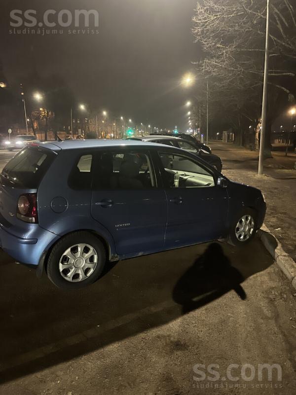 Volkswagen Polo 2008 in Riga, with an engine capacity of 1.40 L and mileage of 305 thousand km for 1500 €, photo 5 on AUTOMOTO.COM.LV