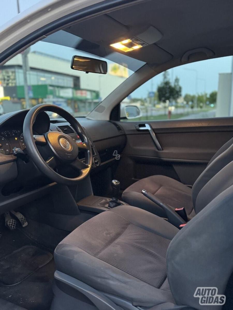 Volkswagen Polo 2008 Viļņa, ar dzinēja tilpumu 1.40 L un nobraukumu 300 tūkst. km par 690 €, foto 8 vietnē AUTOMOTO.COM.LV