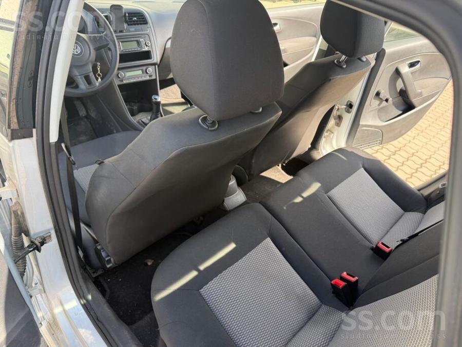 Volkswagen Polo 2009 Rīga, ar dzinēja tilpumu 1.60 L un nobraukumu 221 tūkst. km par 2500 €, foto 6 vietnē AUTOMOTO.COM.LV