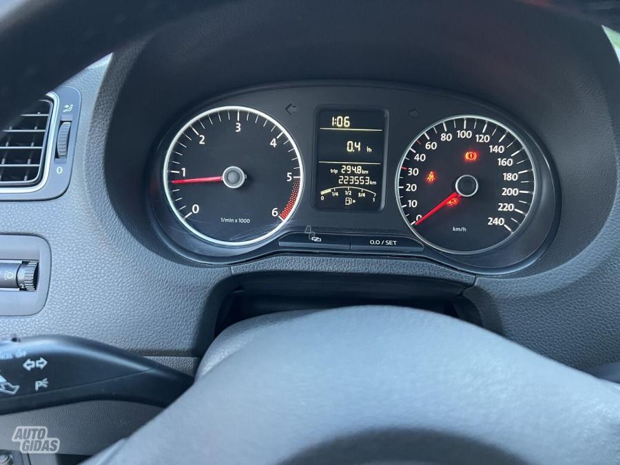 Volkswagen Polo 2011 Šauļi, ar dzinēja tilpumu 1.60 L un nobraukumu 224 tūkst. km par 1300 €, foto 7 vietnē AUTOMOTO.COM.LV