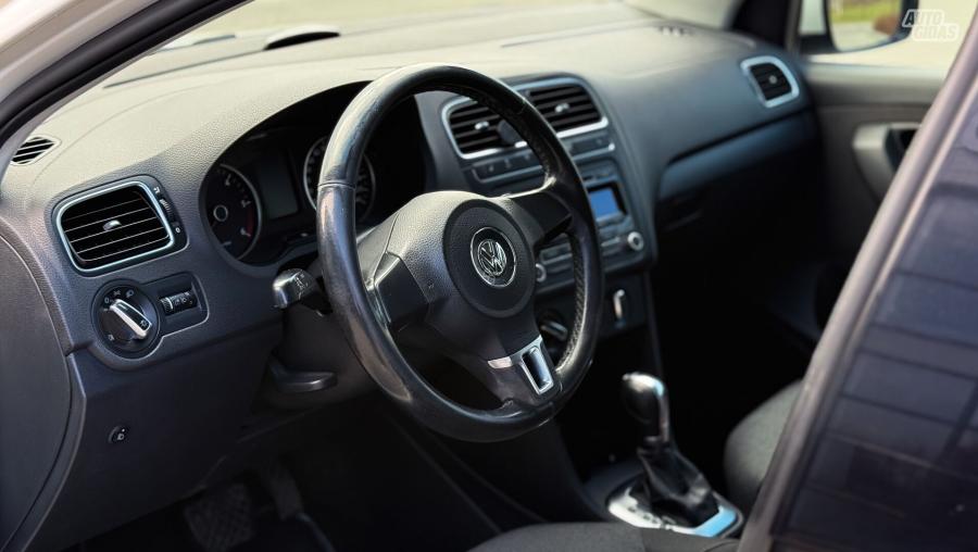 Volkswagen Polo 2012 in Vilnius, with an engine capacity of 1.60 L and mileage of 292 thousand km for 4500 €, photo 10 on AUTOMOTO.COM.LV