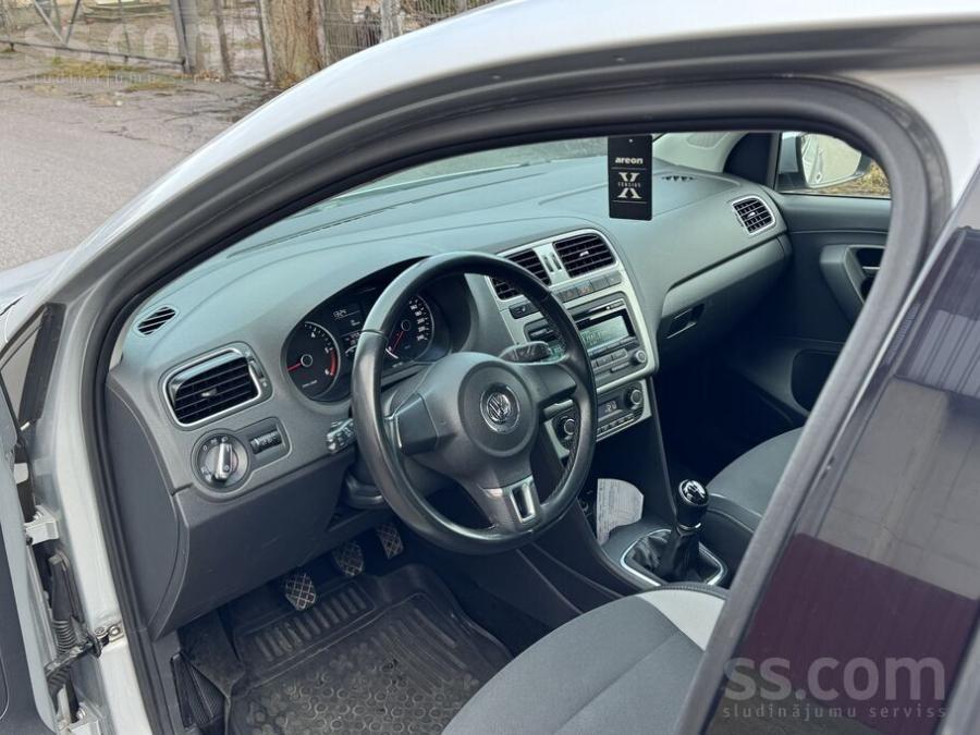 Volkswagen Polo 2013 Liepāja, ar dzinēja tilpumu 1.60 L un nobraukumu 294 tūkst. km par 3400 €, foto 6 vietnē AUTOMOTO.COM.LV