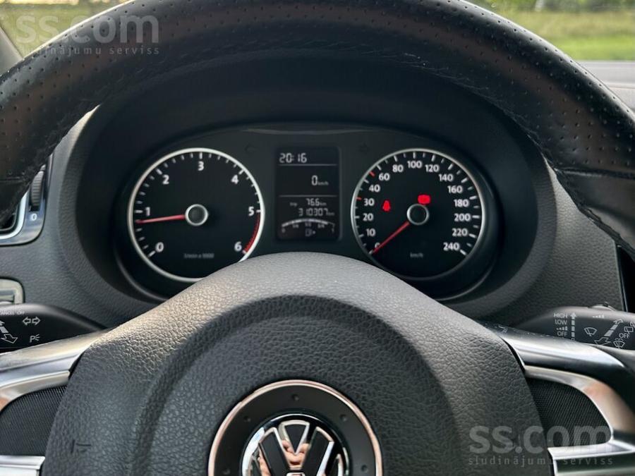 Volkswagen Polo 2014 in Riga, with an engine capacity of 1.60 L and mileage of 310 thousand km for 3990 €, photo 10 on AUTOMOTO.COM.LV