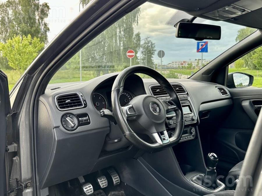 Volkswagen Polo 2014 in Riga, with an engine capacity of 1.60 L and mileage of 310 thousand km for 3990 €, photo 17 on AUTOMOTO.COM.LV