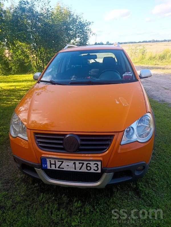 Orange Volkswagen Polo 2006 in Daugavpils, with an engine capacity of 1.90 L and mileage of 379 thousand km for 1700 €, photo 2 on AUTOMOTO.COM.LV