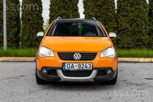 Orange Volkswagen Polo 2008 in Jelgava, with an engine capacity of 1.40 L and mileage of 258 thousand km for 999 €, photo 2 on AUTOMOTO.COM.LV
