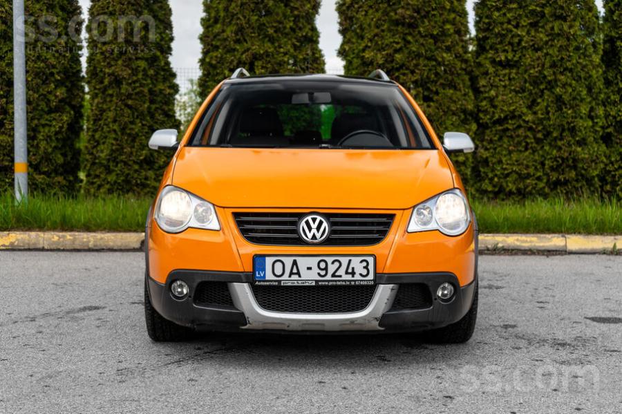 Orange Volkswagen Polo 2008 in Jelgava, with an engine capacity of 1.40 L and mileage of 258 thousand km for 999 €, photo 2 on AUTOMOTO.COM.LV