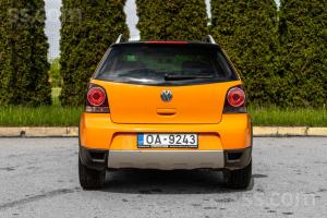 Orange Volkswagen Polo 2008 in Jelgava, with an engine capacity of 1.40 L and mileage of 258 thousand km for 999 €, photo 5 on AUTOMOTO.COM.LV