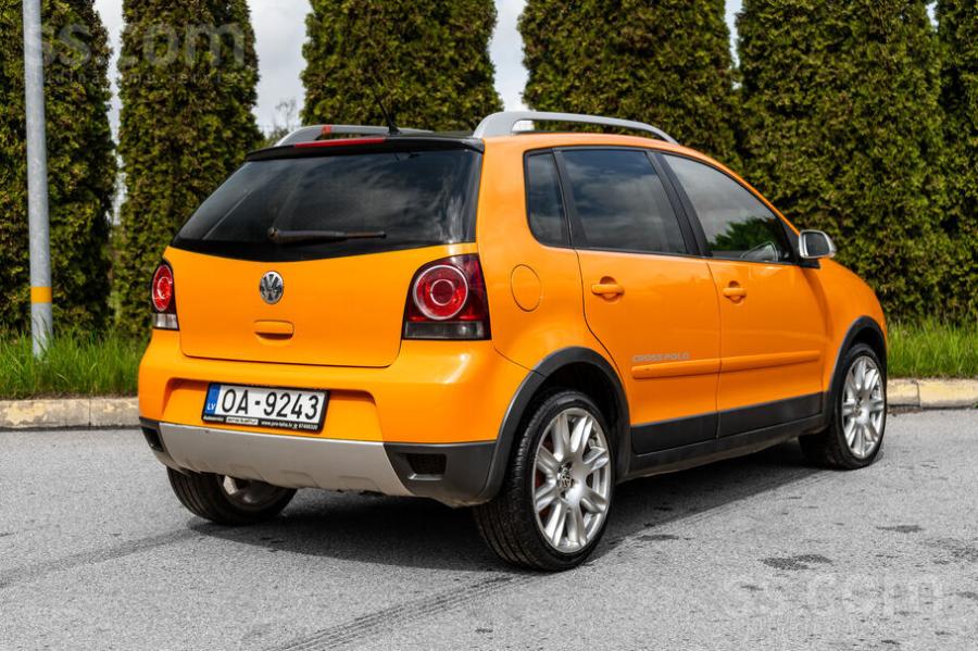 Orange Volkswagen Polo 2008 in Jelgava, with an engine capacity of 1.40 L and mileage of 258 thousand km for 999 €, photo 6 on AUTOMOTO.COM.LV