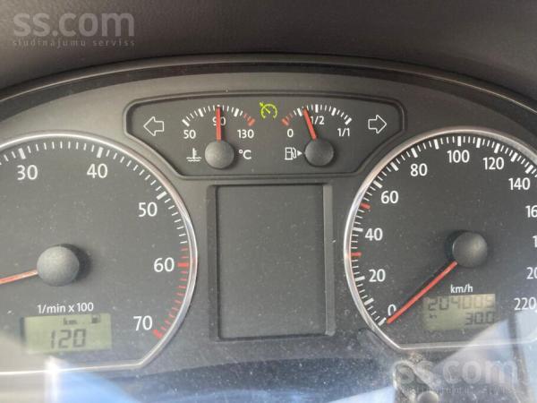 Orange Volkswagen Polo 2009 in Riga, with an engine capacity of 1.40 L and mileage of 204 thousand km for 3700 €, photo 6 on AUTOMOTO.COM.LV