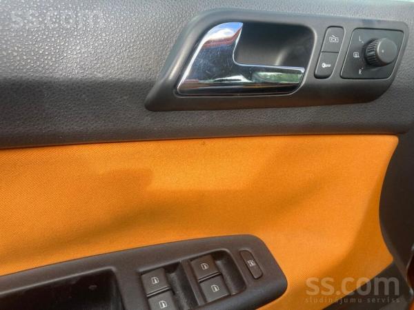 Orange Volkswagen Polo 2009 in Riga, with an engine capacity of 1.40 L and mileage of 204 thousand km for 3700 €, photo 10 on AUTOMOTO.COM.LV