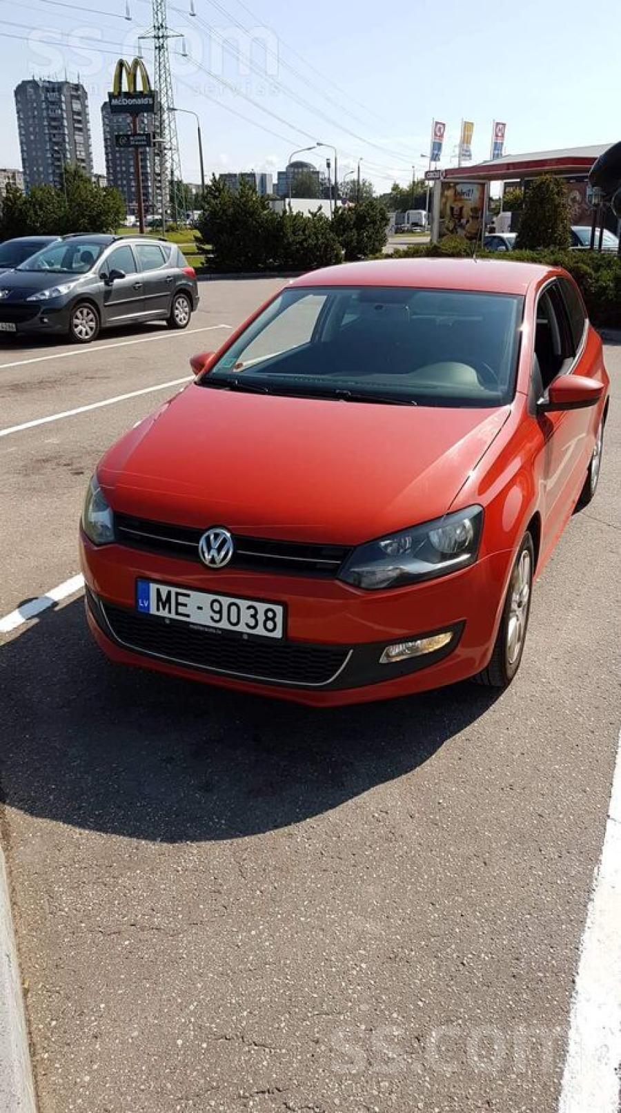 Orange Volkswagen Polo 2011 in Riga, with an engine capacity of 1.40 L and mileage of 189 thousand km for 2950 €, photo 1 on AUTOMOTO.COM.LV