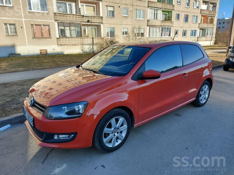 Orange Volkswagen Polo 2011 in Riga, with an engine capacity of 1.40 L and mileage of 189 thousand km for 2950 €, photo 5 on AUTOMOTO.COM.LV