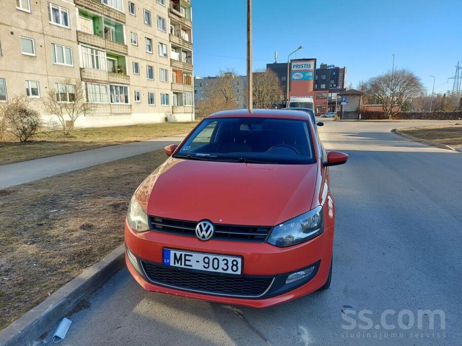 Orange Volkswagen Polo 2011 in Riga, with an engine capacity of 1.40 L and mileage of 189 thousand km for 2950 €, photo 6 on AUTOMOTO.COM.LV