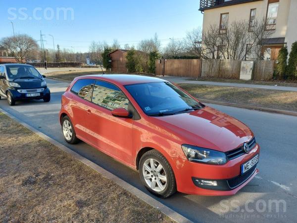 Orange Volkswagen Polo 2011 in Riga, with an engine capacity of 1.40 L and mileage of 189 thousand km for 2950 €, photo 6 on AUTOMOTO.COM.LV