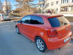 Orange Volkswagen Polo 2011 in Riga, with an engine capacity of 1.40 L and mileage of 189 thousand km for 2950 €, photo 8 on AUTOMOTO.COM.LV