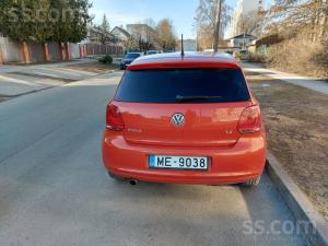 Orange Volkswagen Polo 2011 in Riga, with an engine capacity of 1.40 L and mileage of 189 thousand km for 2950 €, photo 10 on AUTOMOTO.COM.LV