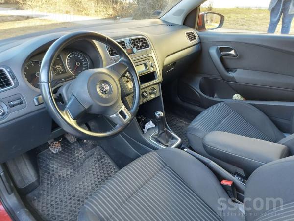Orange Volkswagen Polo 2011 in Riga, with an engine capacity of 1.40 L and mileage of 189 thousand km for 2950 €, photo 10 on AUTOMOTO.COM.LV
