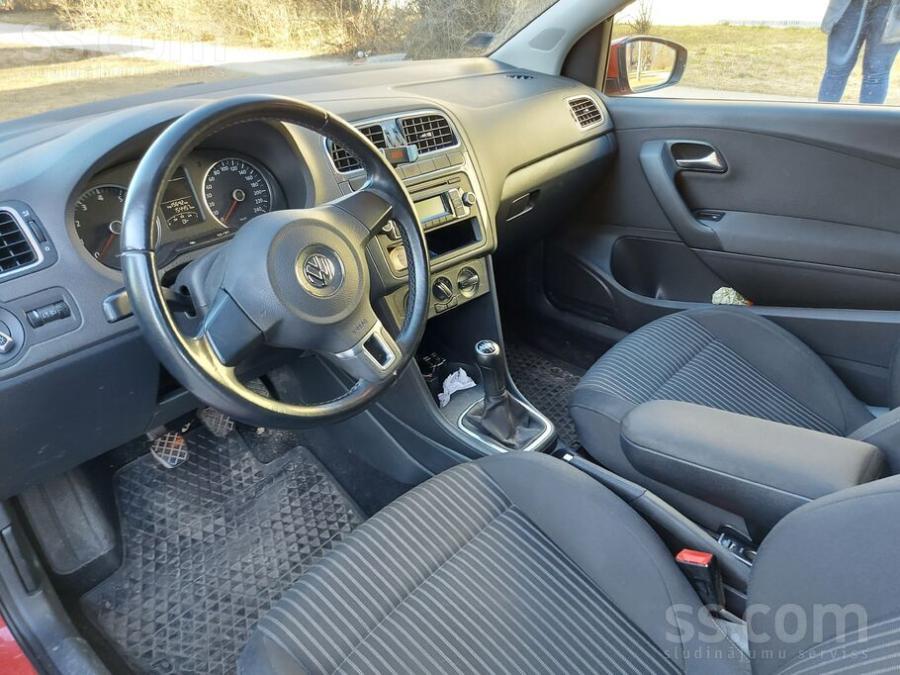 Orange Volkswagen Polo 2011 in Riga, with an engine capacity of 1.40 L and mileage of 189 thousand km for 2950 €, photo 11 on AUTOMOTO.COM.LV