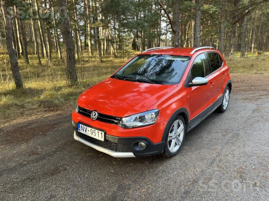 Orange Volkswagen Polo 2013 in Riga, with an engine capacity of 1.60 L and mileage of 270 thousand km for 4200 €, photo 1 on AUTOMOTO.COM.LV