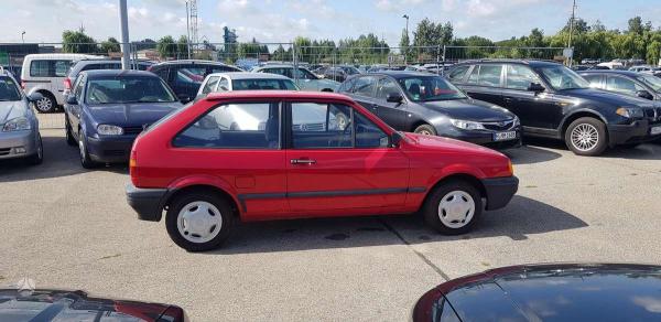 Red Volkswagen Polo 1991 in Marijampole, with an engine capacity of 1.04 L and mileage of 157 thousand km for 1200 €, photo 6 on AUTOMOTO.COM.LV