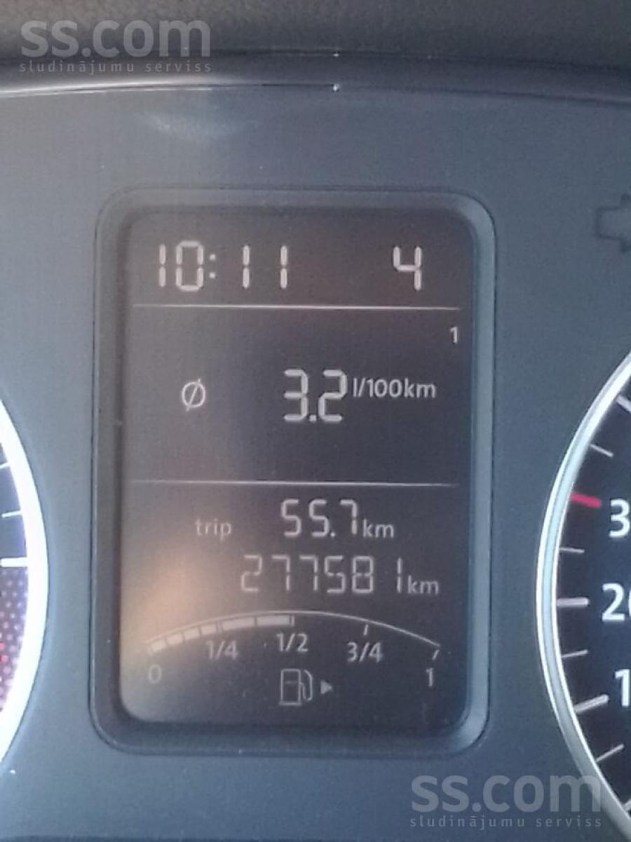 Red Volkswagen Polo 2010 in Preili, with an engine capacity of 1.60 L and mileage of 283 thousand km for 3000 €, photo 3 on AUTOMOTO.COM.LV