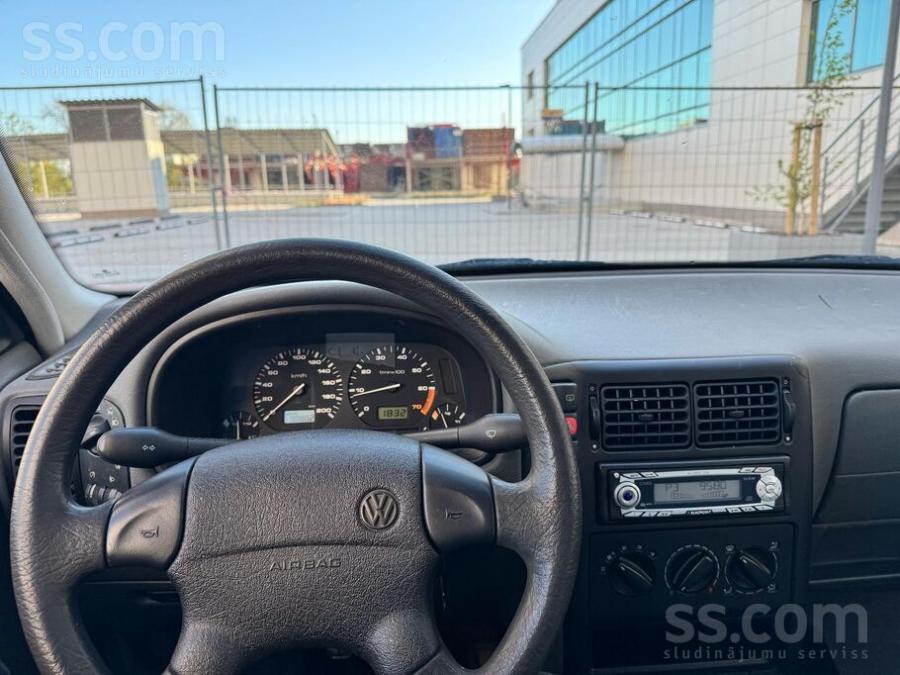 Sarkans Volkswagen Polo 1996 Rīga, ar dzinēja tilpumu 1.00 L un nobraukumu 0 tūkst. km par 1100 €, foto 3 vietnē AUTOMOTO.COM.LV
