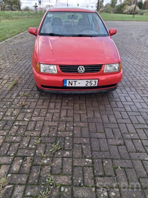 Volkswagen Polo 1998 in Liepaja on AUTOMOTO.COM.LV Red Volkswagen Polo 1998 in Liepaja, with an engine capacity of 1.60 L and mileage of 161 thousand km for 1000 €, photo 3 on AUTOMOTO.COM.LV