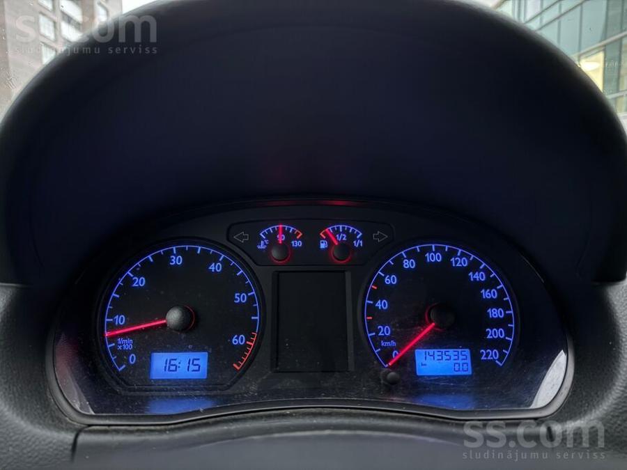 Red Volkswagen Polo 2002 in Riga, with an engine capacity of 1.20 L and mileage of 0 thousand km for 1200 €, photo 5 on AUTOMOTO.COM.LV