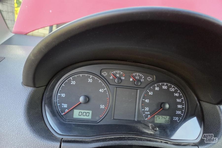 Red Volkswagen Polo 2003 in Kaunas, with an engine capacity of 1.90 L and mileage of 260 thousand km for 650 €, photo 13 on AUTOMOTO.COM.LV